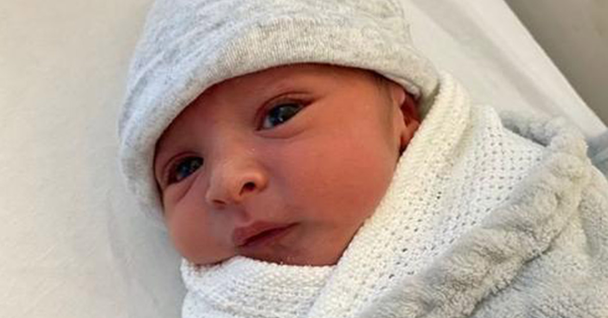Woman's son born by rare 'mermaid birth' in pool leaving midwives ...