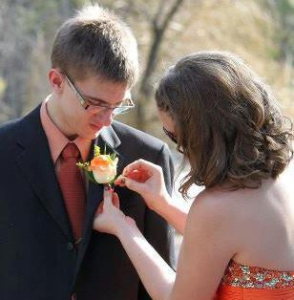 Prom Photo Goes Viral Again: High school senior makes day special for ...