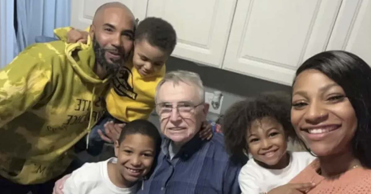 82-Year-Old Widower Is “Adopted” by a Family in the Neighborhood