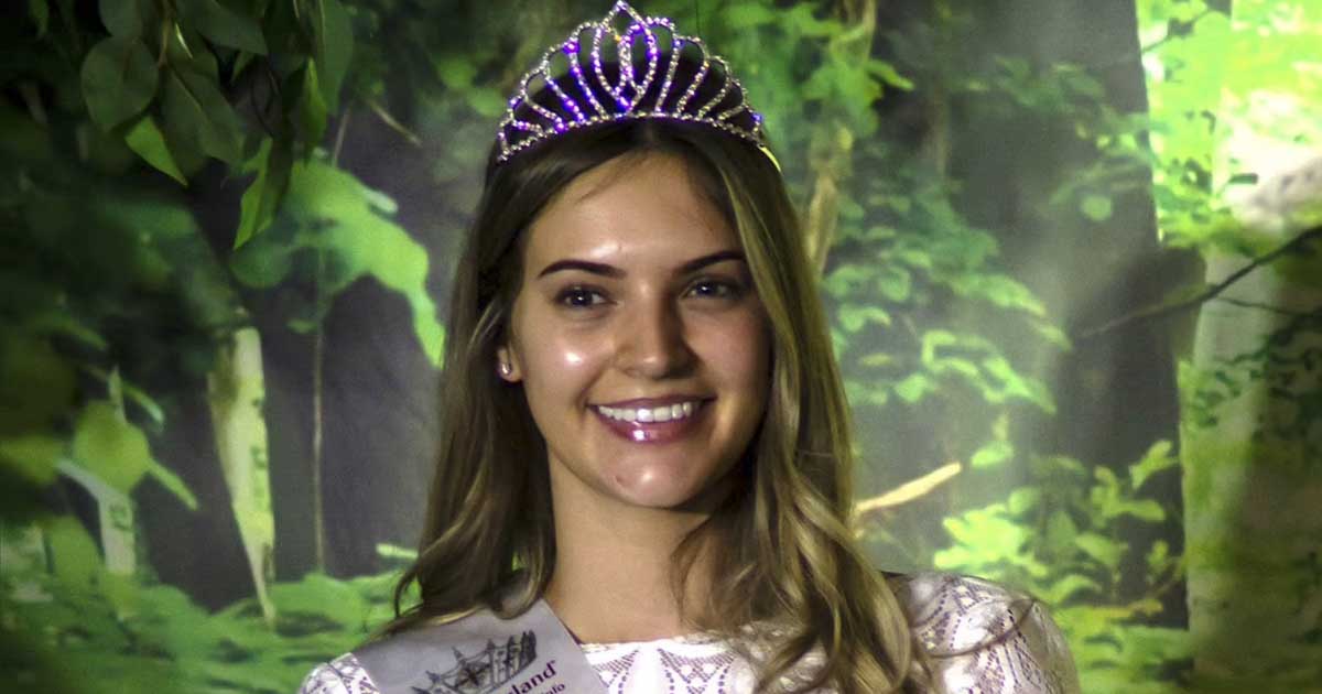 Dental Nurse Wins World’s First Makeup-Free Beauty Pageant