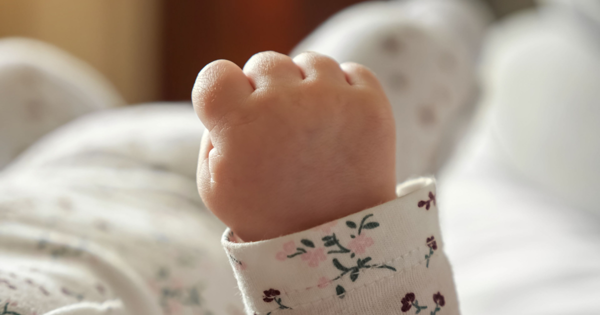 12 Signs That Can Help You Understand Your Baby Better