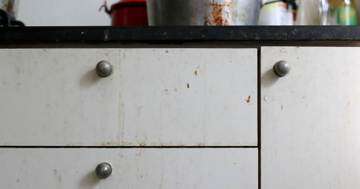 10 Ways To Remove Grease From Kitchen Cabinets