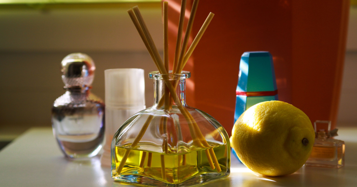 10 Tips To Keep Your Bathroom Smelling Fresh