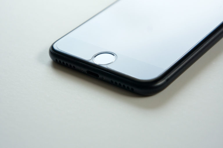 iPhone Users Surprised To Find Out The Purpose of The Line at The ...