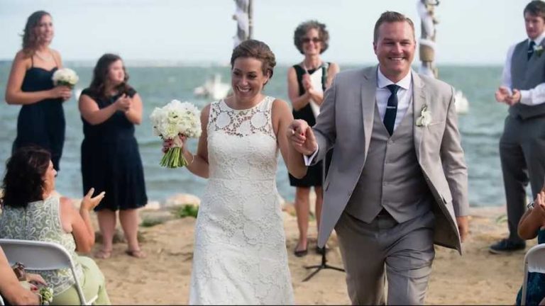 No One Sees Bride's Deadly Sickness Til Photographer Snaps Photo And ...