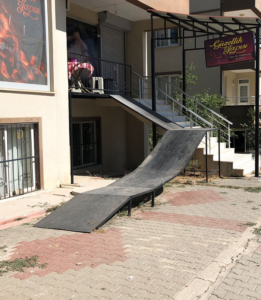 50 Times Designers Made The Most Bizzare Stairs Nodody Asked For