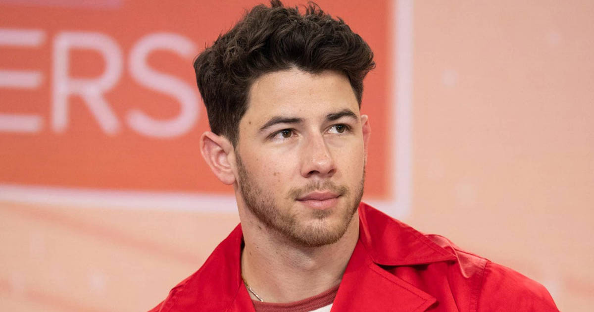 Scary Viral Video Shows Nick Jonas Sprinting Off Stage After Laser Was ...