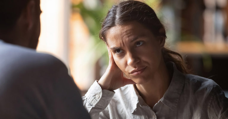 10+ Behaviors That Make You Seem Like a Boring Person