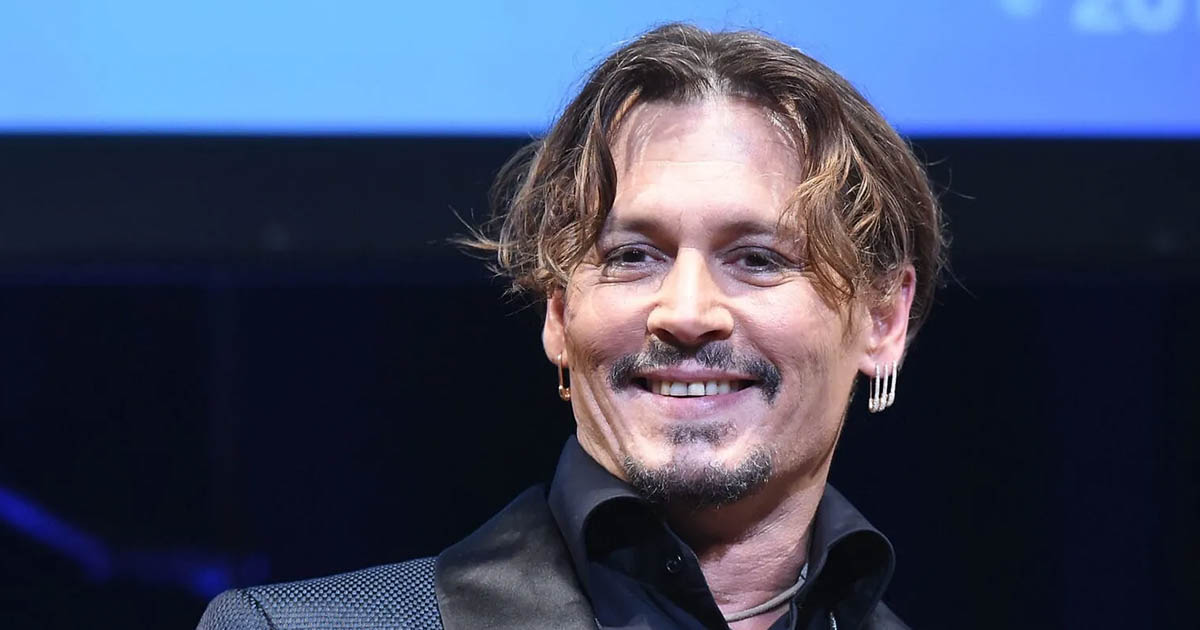 Johnny Depp Unveils New Smile Following ‘Rotting Teeth’ Pics That ...